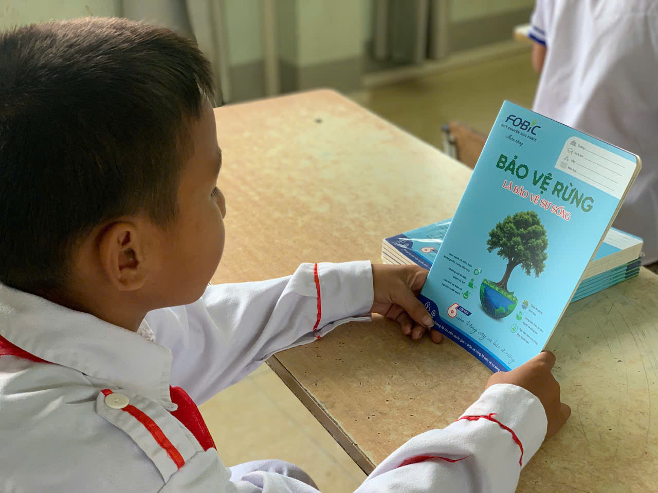 Quỹ khuyến học FOBIC trao 22.315 cuốn vở: Chắp cánh ước mơ cho học sinh ...