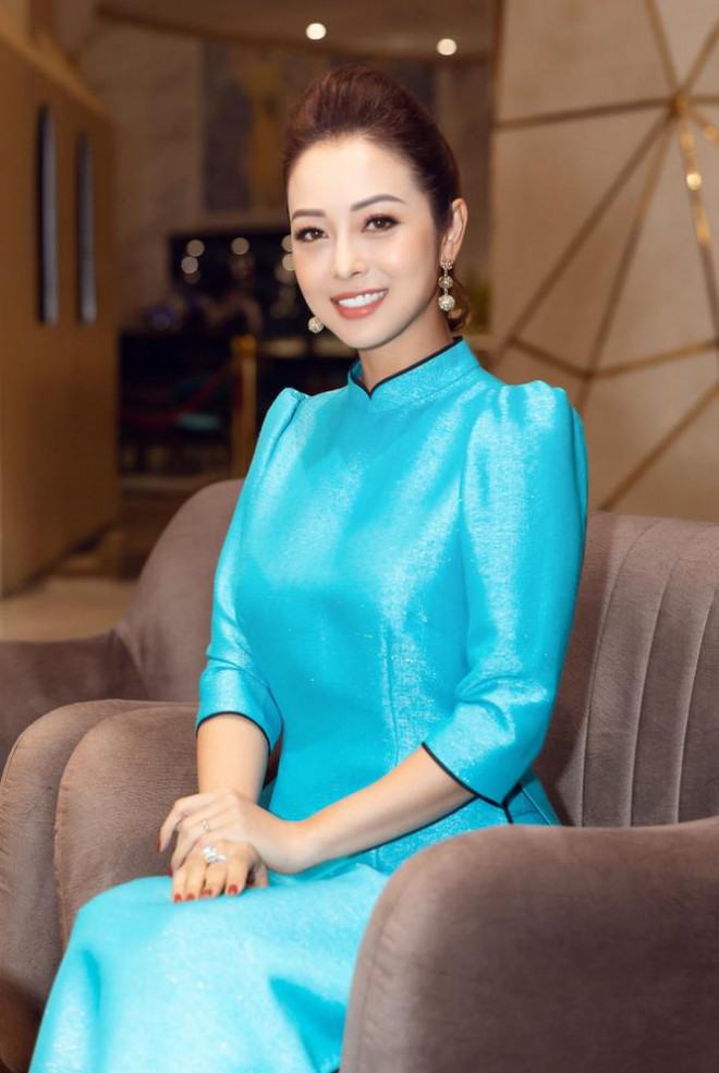 Jennifer Phạm khoe đường cong ngày càng quyến rũ