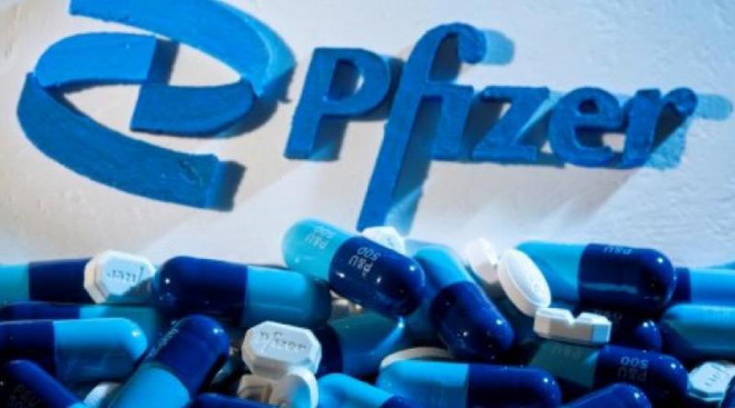 So sánh hiệu quả thuốc viên trị COVID-19 của Pfizer và của Merck