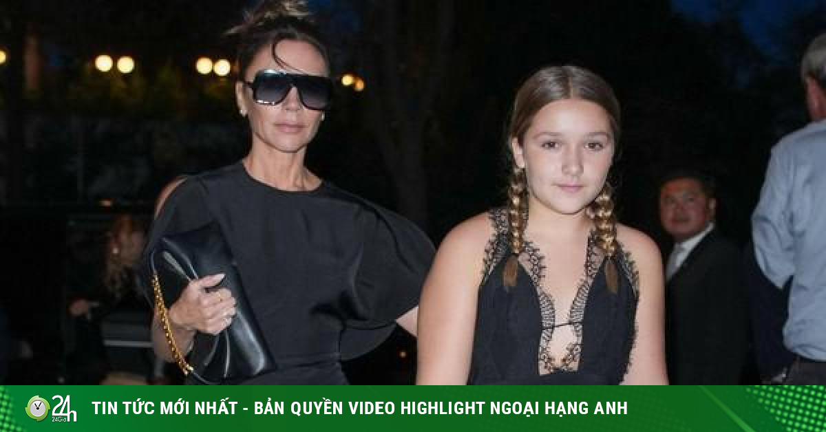 Victoria Beckham bị chỉ trích vì cho Harper mặc váy xẻ ngực