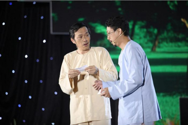Hình ảnh Hoài Linh hom hem, già nua ở sân bay gây sốt
