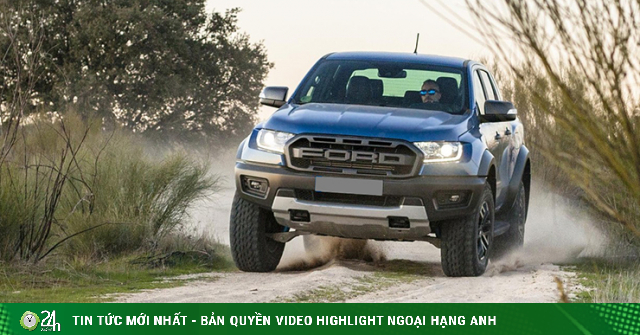 Giá xe Ford Ranger Raptor niêm yết và lăn bánh tháng 12/2022