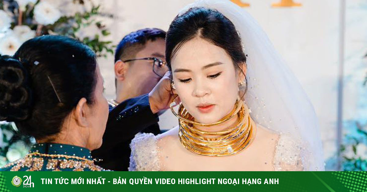 Đám cưới ở Nghệ An: Vàng che kín cổ vẫn không làm lu mờ nhan sắc cô dâu