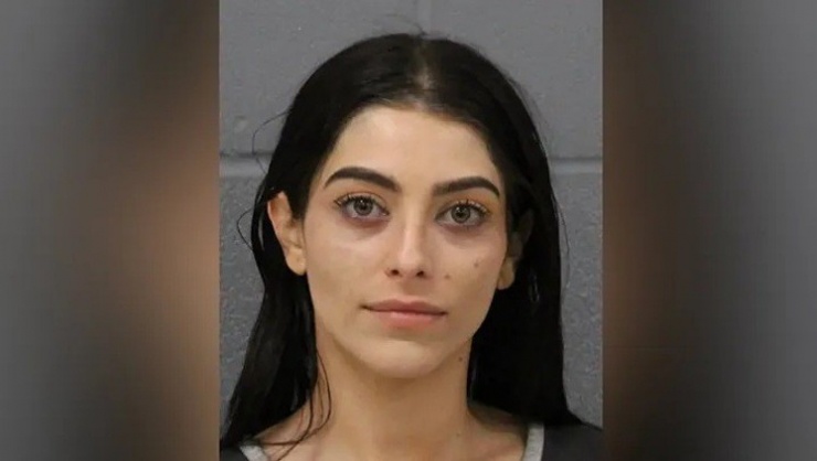 Thấy tài xế "lái xe quá chậm", cô gái liền có hành động khiến ai cũng ...