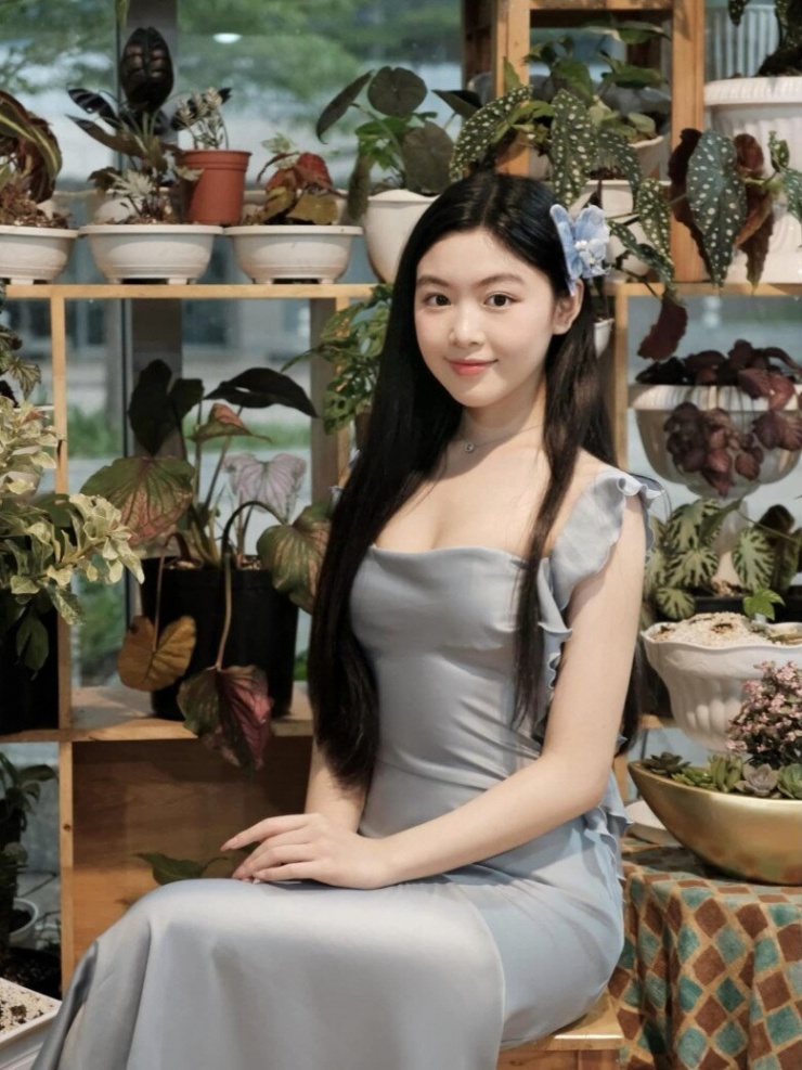 Lọ Lem nhà MC Quyền Linh khoe vóc dáng ngọc ngà, trưởng thành quyến rũ ...