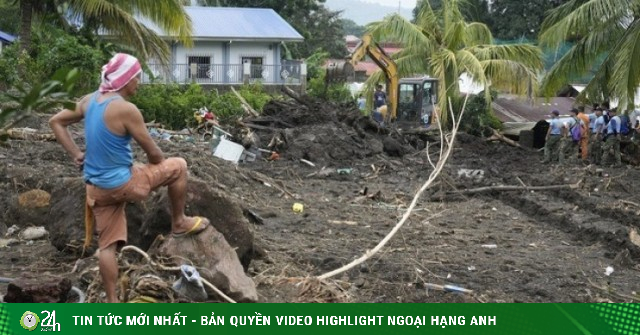 Bão Kong-rey nối đuôi bão Trami tăng cấp chóng mặt