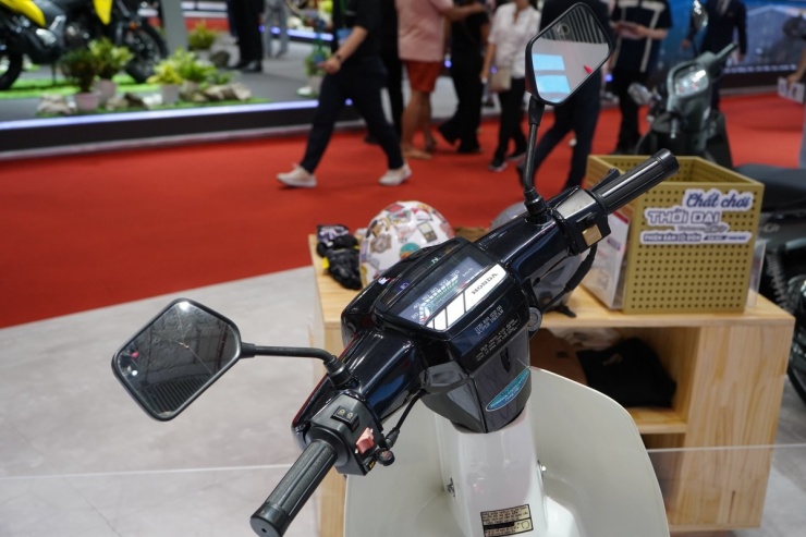 Nguyên bản Honda Super Dream gần 30 năm tuổi tại Việt Nam