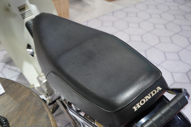 Nguyên bản Honda Super Dream gần 30 năm tuổi tại Việt Nam