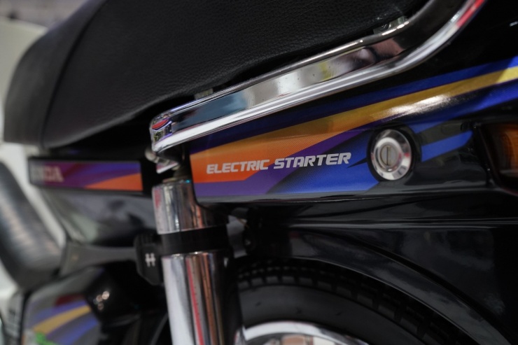 Nguyên bản Honda Super Dream gần 30 năm tuổi tại Việt Nam