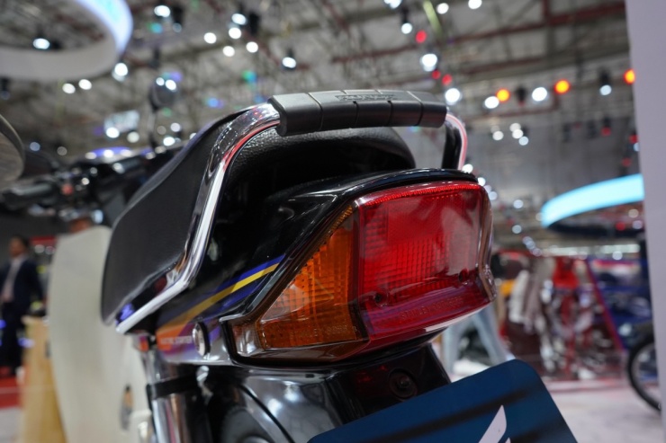 Nguyên bản Honda Super Dream gần 30 năm tuổi tại Việt Nam
