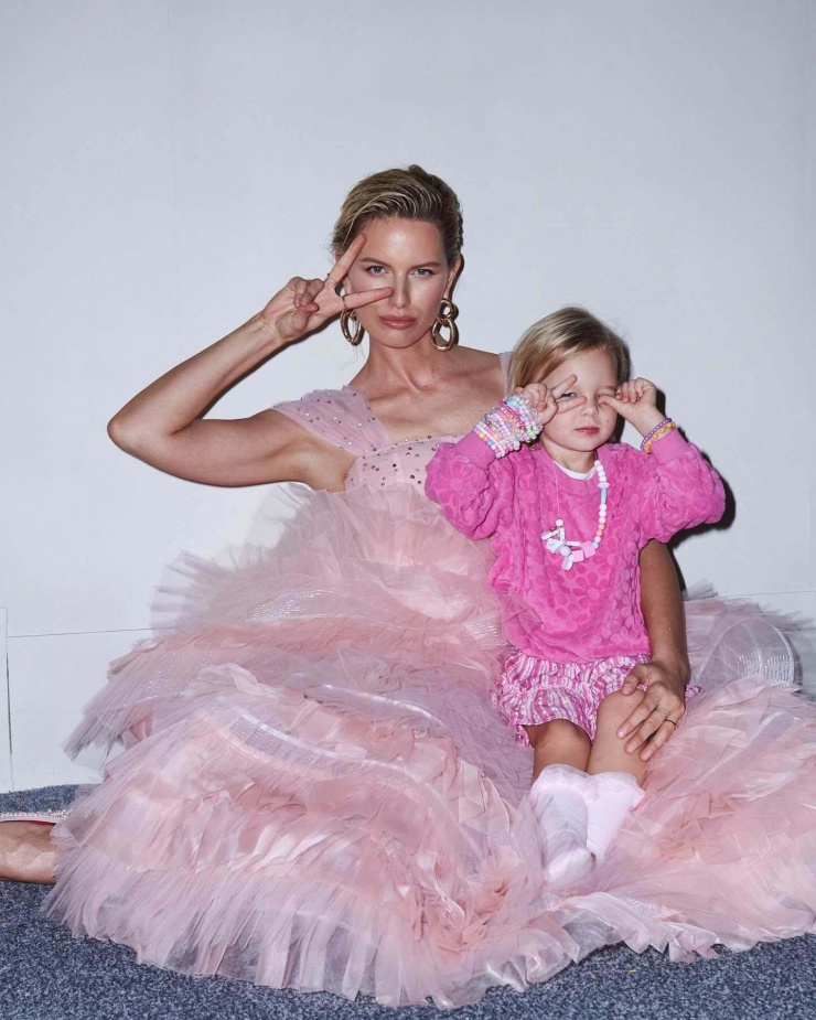 "Thiên thần nội y không rốn" từng phải photoshop gắn rốn giả, có body ...