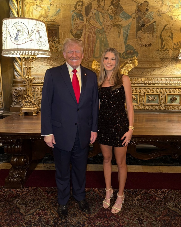 Bức ảnh hút 33 triệu lượt xem của ông Trump và cháu nội 17 tuổi