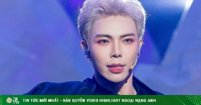 Cô gái hôn Erik, Captain bị sờ vùng nhạy cảm và nhiều sao nam bị quấy rối