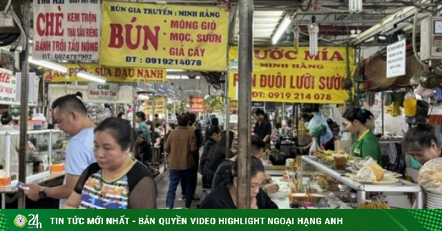 Khu chợ 'dưới lòng đất' ở Hà Nội, khách cầm 50 nghìn đồng ăn loạt món ngon